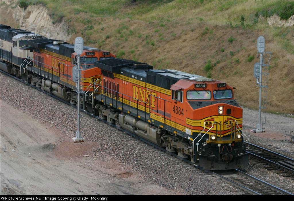 BNSF 4884